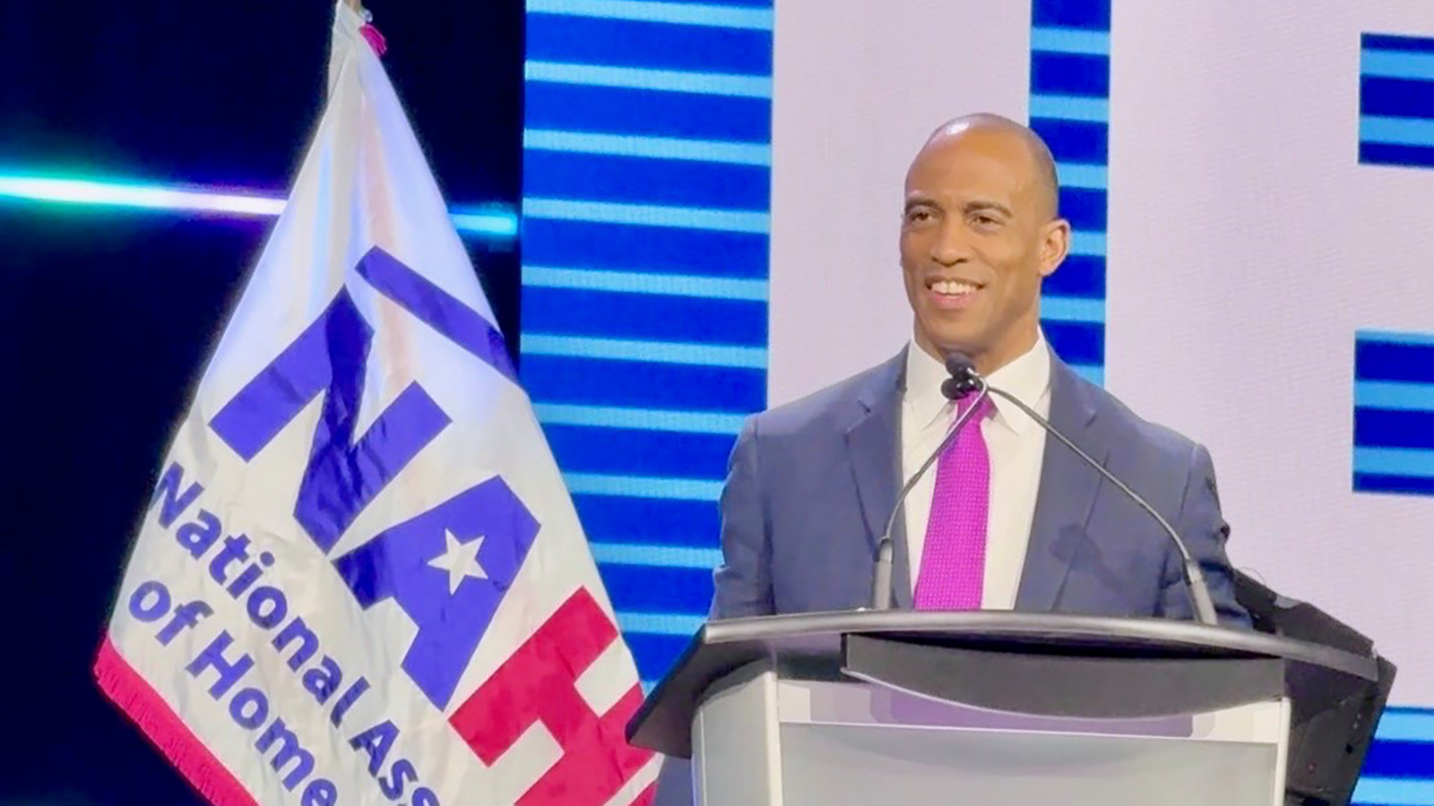 HUD Secretary Vows to Work with Builders to Cut Regulations, Boost ...